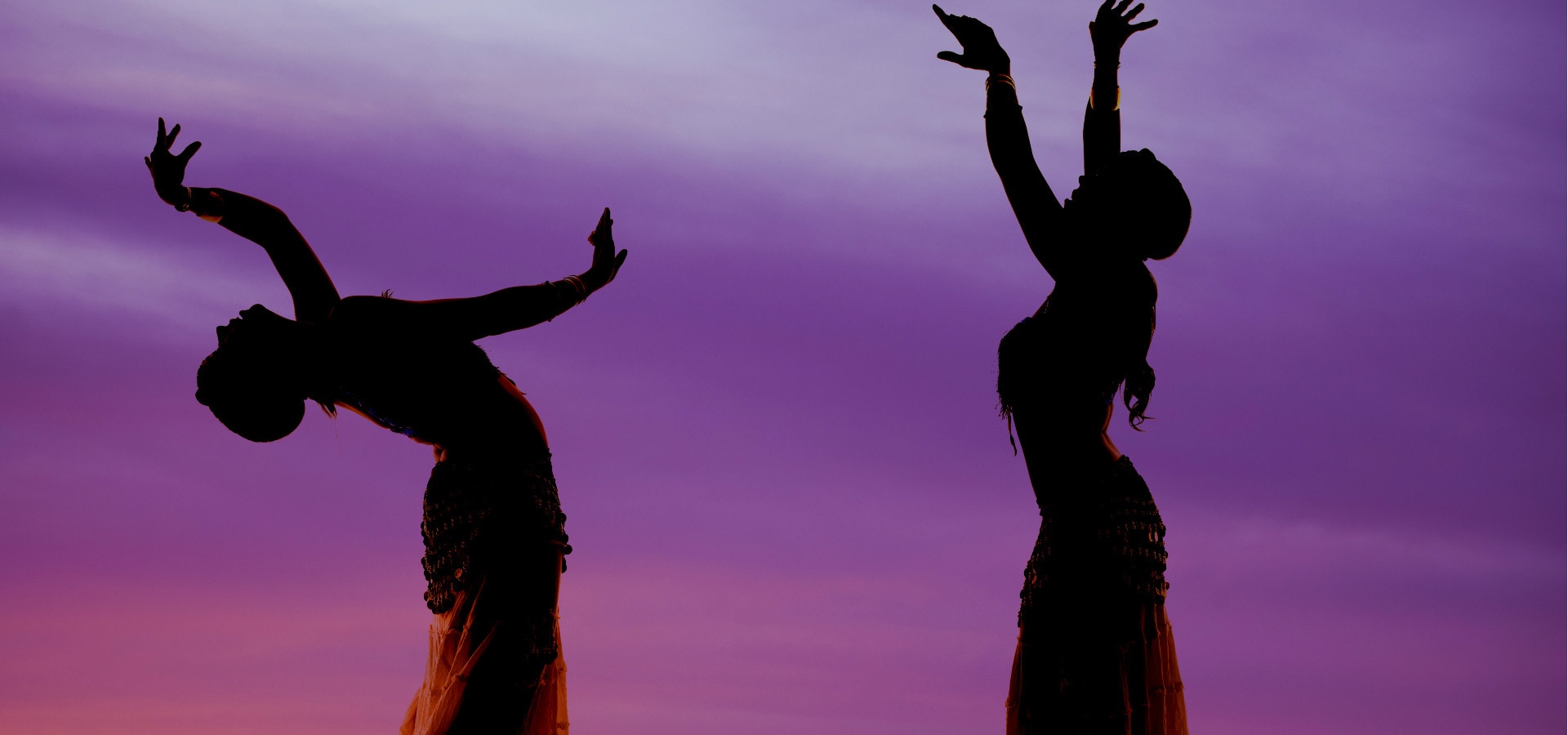 Les Émirats Arabes Unis entre tradition et sensualité : la danse du ...