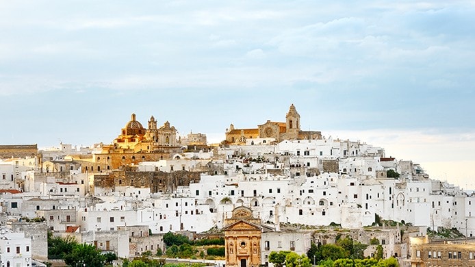 Matera, Ostuni, Alberobello. Choisissez un trio de bijoux.